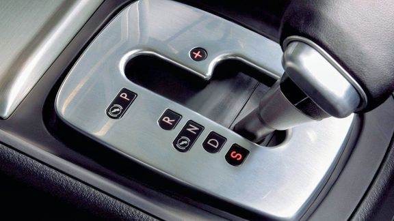 D挡换S挡需要踩刹车吗?搞错了会有什么后果?新手别搞错了