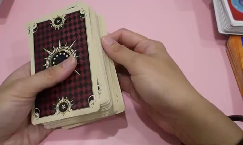 塔罗占卜:你心里的他对你什么看法?接下来会对你有什么行动?