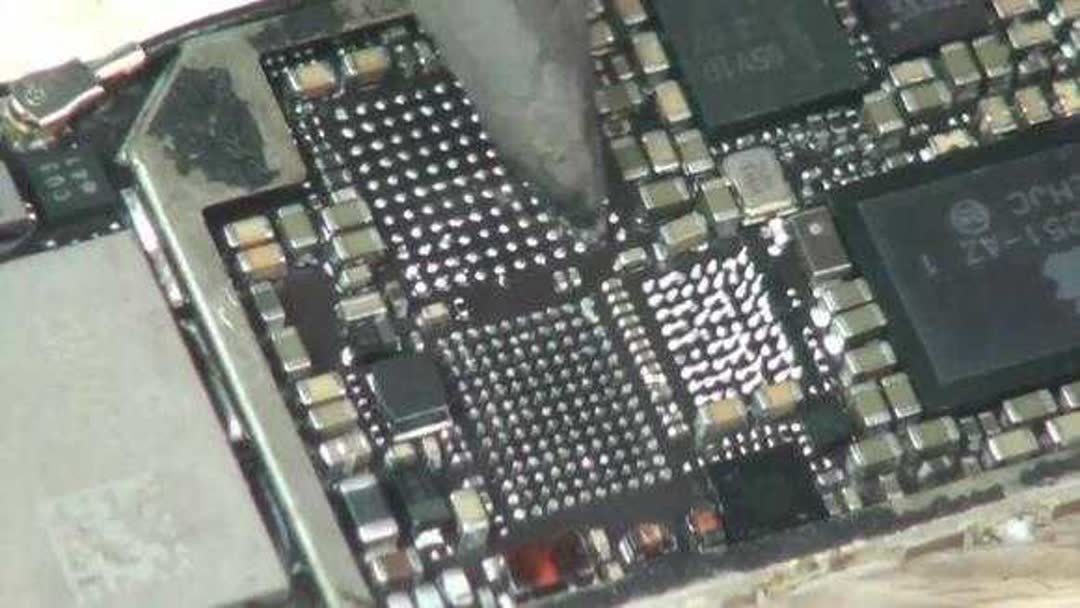 零基础拆iPhone主板无胶芯片,老司机手工拆焊技巧总结,值得收藏