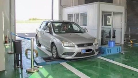 尾气检测时,汽车油门要轰多少转?检测员:因车而异