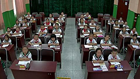 4人教版小学数学二年级下册《10000以内数的认识》建设兵团省级优课