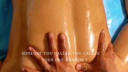 精油开背是在人体背腰以精油为介质,实施推法,以舒缓紧张的肌肉,促进...