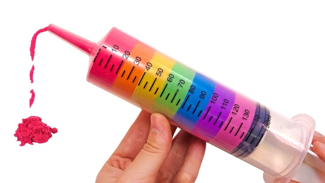 糖果DIY手工:用太空沙制作彩虹注射器,能将太空沙推出来吗?