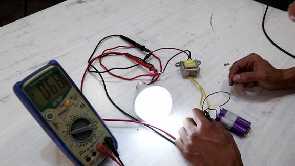 变压器和继电器连接,可做家用逆变器,12V电池可变为108V!