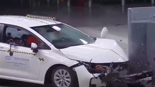 丰田卡罗拉碰撞测试,被网友吐槽测试没输过,实战没赢过