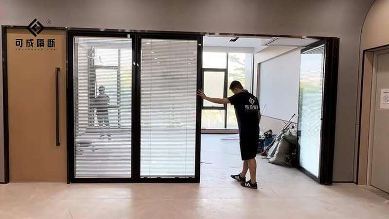 办公室活动玻璃隔断双层玻璃可折叠 折叠隔断 活动隔断 移动玻璃隔断