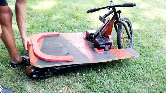 牛人自制一台电动车,成本才100多块,真是一学就会啊