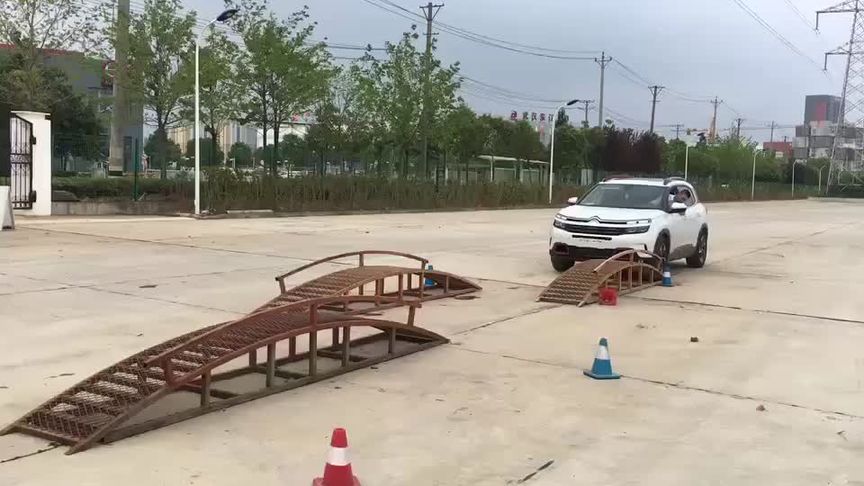 雪铁龙天逸过交叉轴