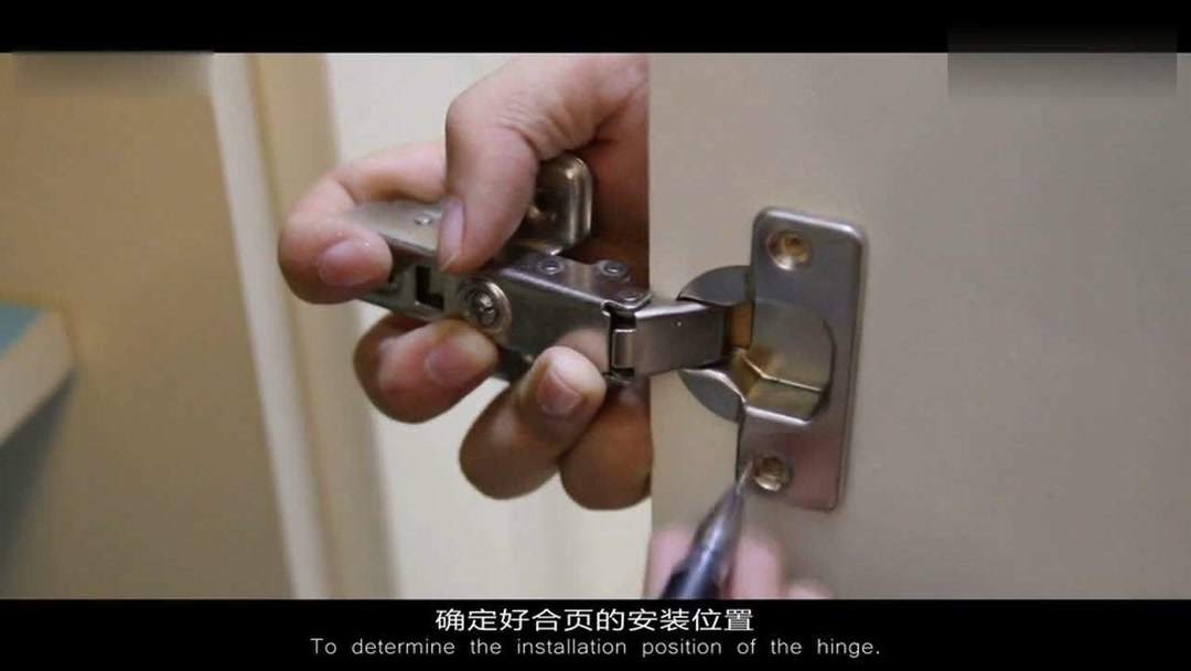 万能小哥教您如何安装门合页