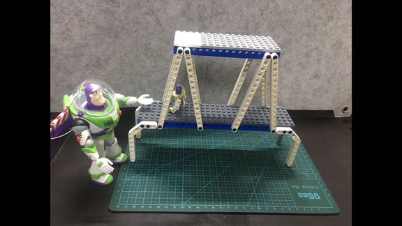 ...乐高 #乐高9686 桁架桥 外白渡桥 运用了三角形结构牢固的方式搭建。