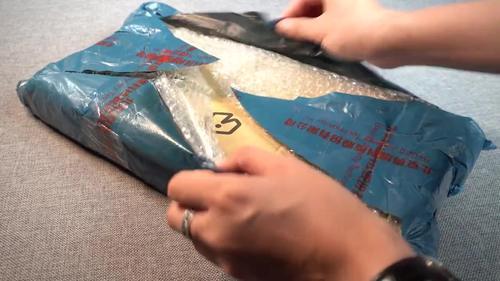 开箱值6杯奶茶的机械键盘。居然真的还行。mp4