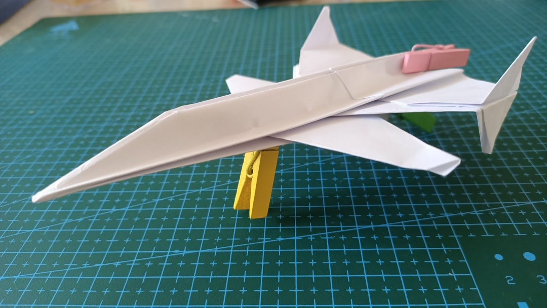 创意折纸飞机,教你折一架战斗机模型,太漂亮了