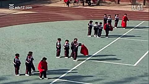 合作学习优秀课例:小学体育《迎面接力红与白》课堂实录(中小学新...