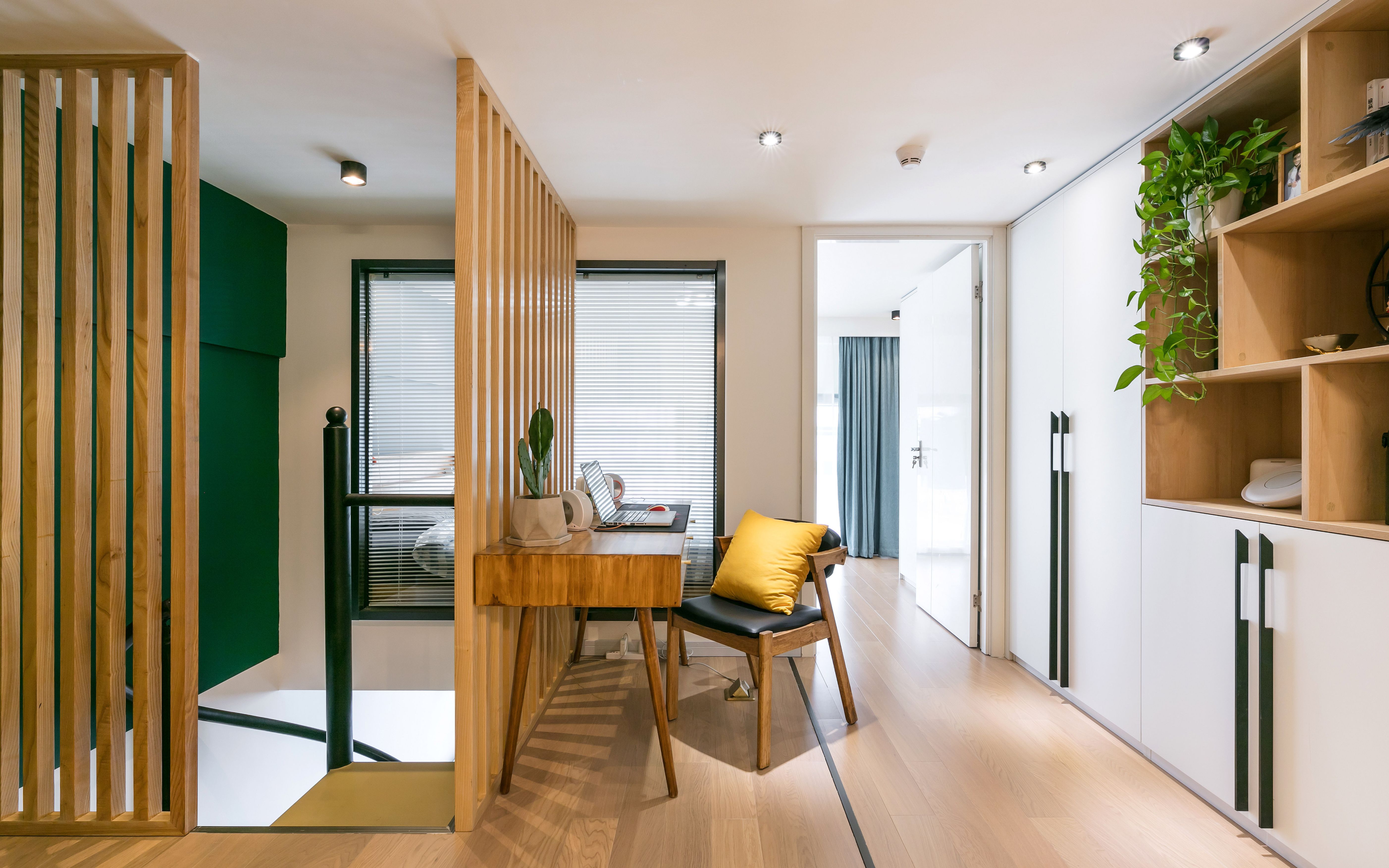 64㎡的Loft公寓改造,旋转楼梯+大厨房,一人一狗的简单品质生活