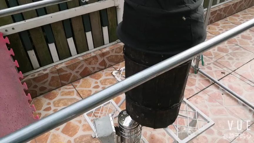 第一次把土养蜂群转移到自己做的格子箱养不知道这样操作能否成功