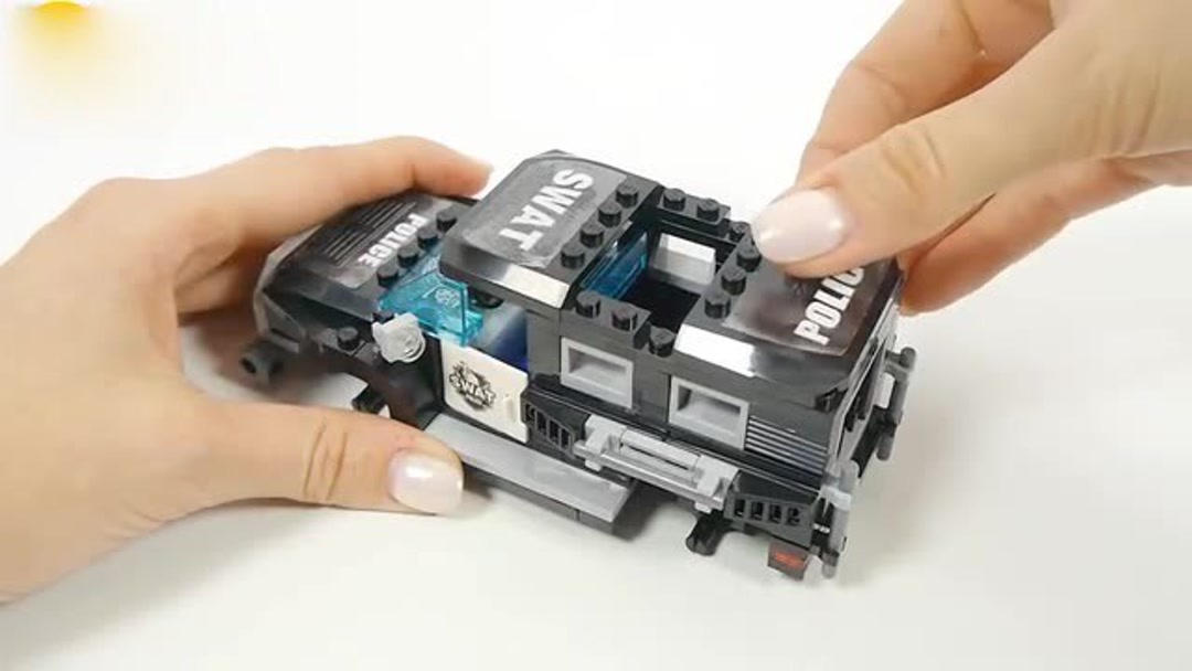 拼砌启蒙积木警察赛车和特警SUV