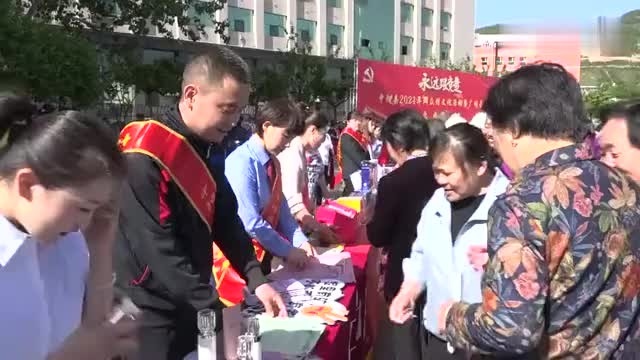 我县开展"安全用妆、美丽有法"化妆品安全科普宣传活动