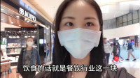 实拍香港疫情后商场疯狂打折抛售,大家戴着口罩抢购衣服,太疯狂