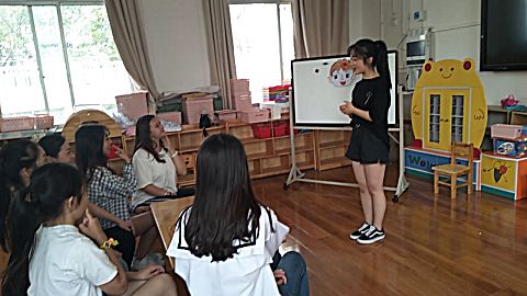 幼儿园小班音乐活动《小手拍拍》