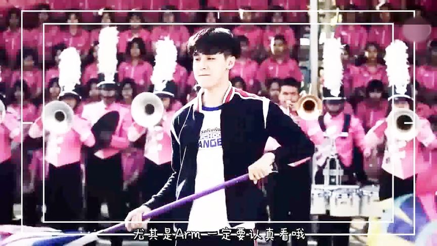 校园骑士:泰国小哥哥表演舞旗,刻苦训练超认真,加油!