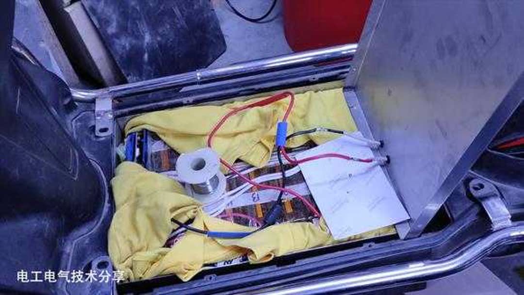 锂电池已经组好,装车全过程给大家看一下!