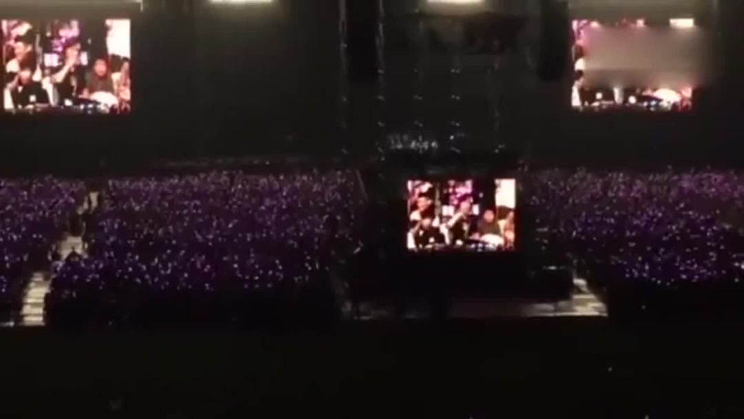 周杰伦西安演唱会发飙:这位公安 你给我滚出去