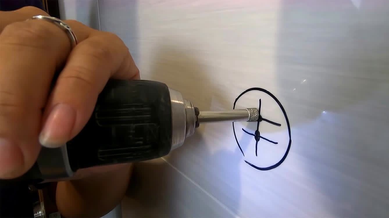 瓷砖咋打孔都不烂,原来只需这样操作,.