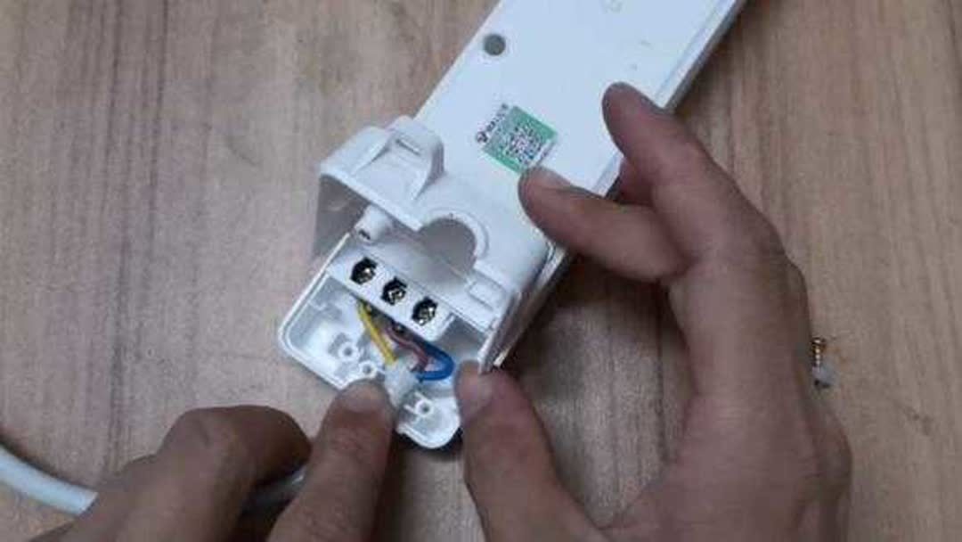 排插的接线方法,细节很重要,这样接更牢固