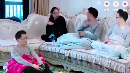 三胞胎长得一模一样,媳妇总是认错老公,你说尴不尴尬