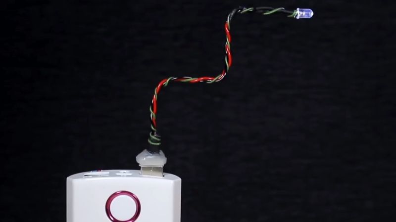 第一次尝试做USB可弯曲灯,接在充电宝上当应急灯很不错!