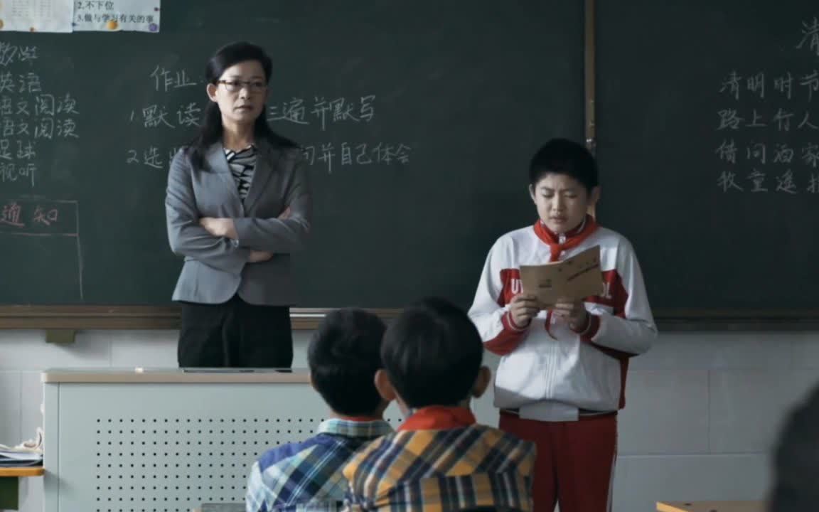 男孩是个学霸,回回考试都考第一,班主任却视他为眼中钉