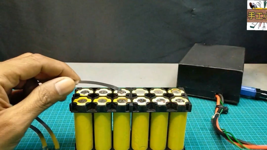 教你用18650制作一个汽车应急启动电源,还能当手机充电宝使用