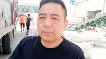 PVC管件中午到货,大中午卸车真是好热啊