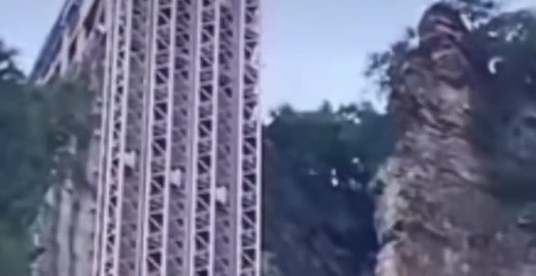 全球最高电梯张家界百龙天梯,每秒上升米
