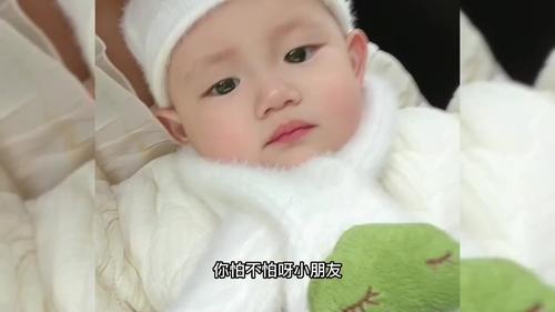 11个月的宝宝打针记录,爸爸全程陪伴,没想到宝宝居然是这个反应