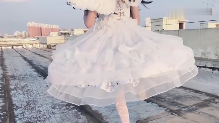 白丝仙女裙lolita小姐姐,天台旋转,网友不露脸一直喜欢你