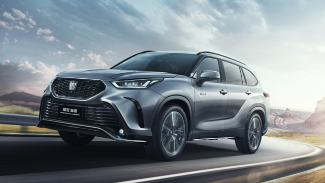 汉兰达遇自家死敌!一汽丰田全新中型SUV上市,实力如何?