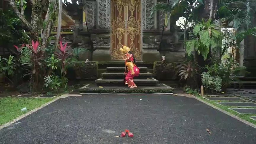 印尼巴厘岛康凳舞,属于巴厘岛传统舞蹈的一种。#巴厘岛 #舞蹈