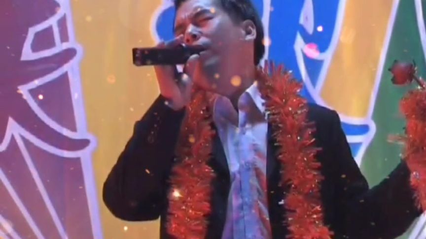 #表演我是认真的 十几年前,我鼓起勇气参加公司年会,唱的不好