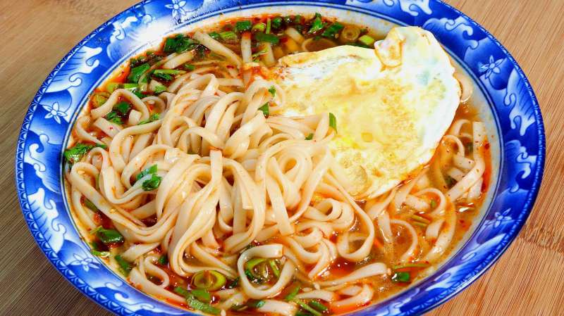 面条简单又好吃的做法,酸辣开胃真过瘾,5分钟就能搞上桌,真香