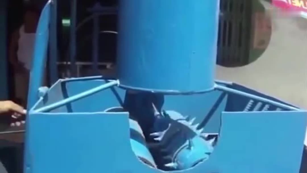 椰子壳也能用机器来剥, 长见识了