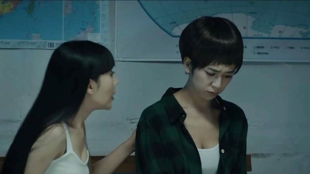 小伙午夜扮鬼吓唬女孩子,没想到下场这么惨!