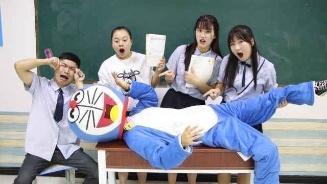 哆啦A梦1:教室突然空降哆啦A梦,它会为学生带来什么惊喜