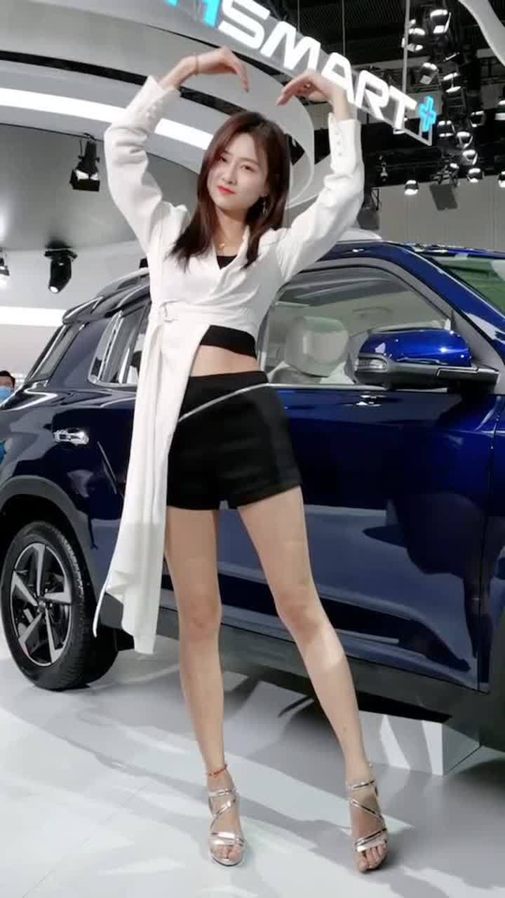 这大长腿不去蹬三轮太可惜了豪哥车模之家2020广州国际车展