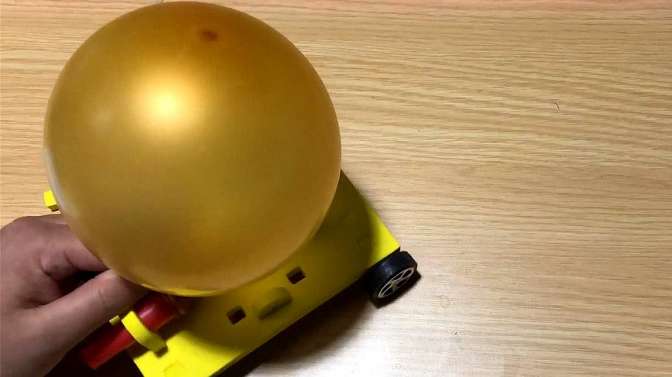 自制气球动力小汽车,孩子们喜欢的科技小制作,一起来看看