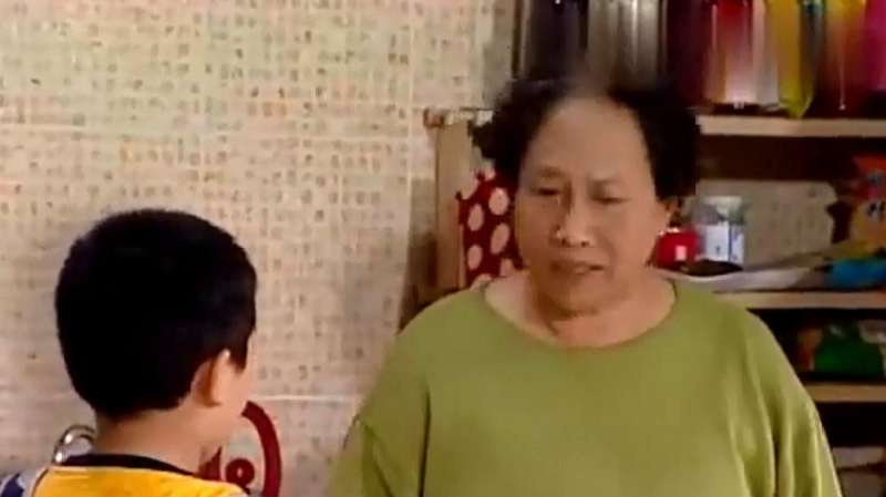 刘星考试得了三分,刘梅听说三分高兴了,结果是百分制三分!