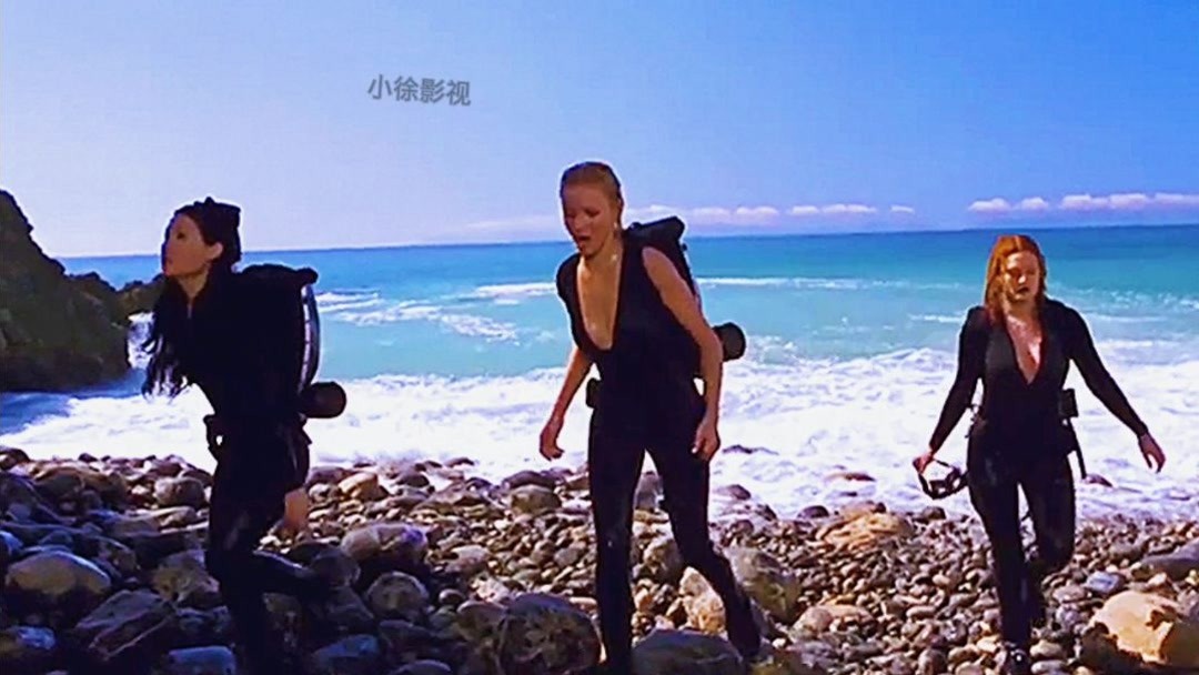 又一部国外动作电影推荐,场面十分激烈,美女也太漂亮啊。