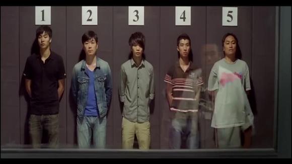 【经典影视片段】指认“罪犯”一句台词要小伙模仿7次,小伙太难