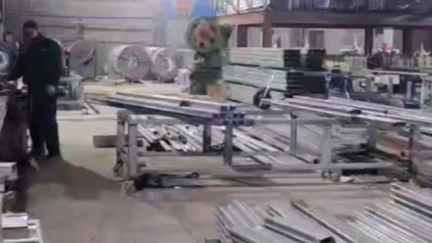 车间大门,库房大门,车辆出入大门,折叠大门,工业门厂家,位于河北任丘...