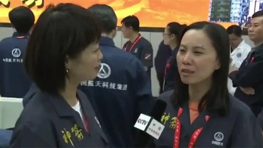 神舟十二号一飞冲天后,美女总设计师身份曝光,名字让人一眼难忘